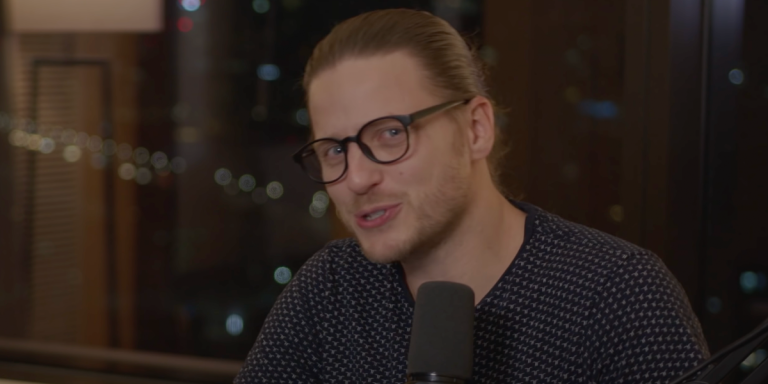 YouTuber forsøgte at sende pakke til Nordkorea med skjult AirTag - To ...